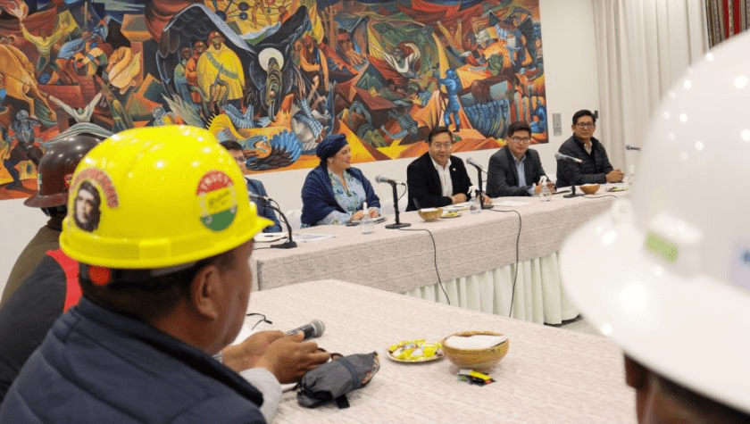 COB plantea incremento salarial de 10%, Arce perfila una evaluación COB plantea incremento salarial de 10%, Arce perfila una evaluación